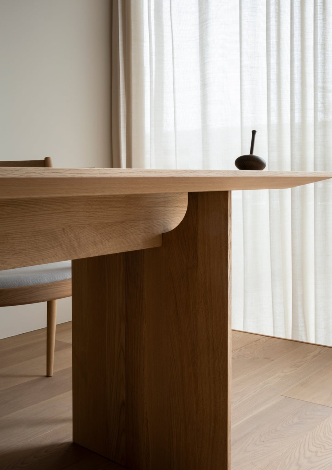 GOOD FORM — Karimoku Case Study N-DT01 Dining Table