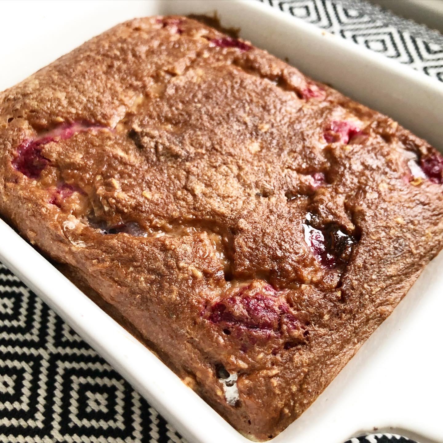 Chocolate raspberry baked oats recipe | The Nutrition Plan | Nutrition ...