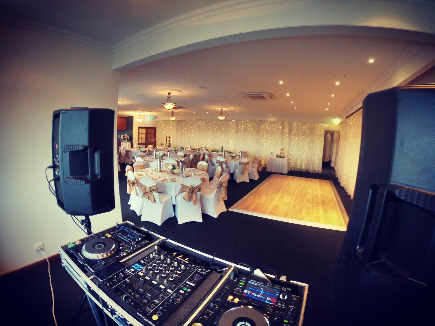 Loco Entertainment - Sunshine Coast Entertainment - Vendors & Venues