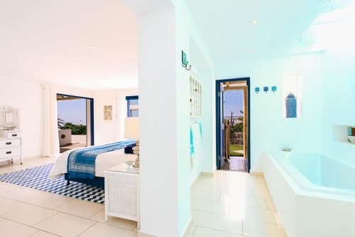 Zula Beach house & cottage on the beach in Paternoster