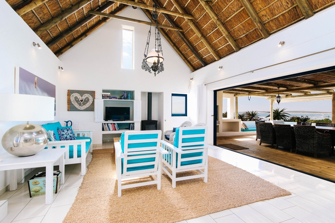 Zula Beach house & cottage on the beach in Paternoster