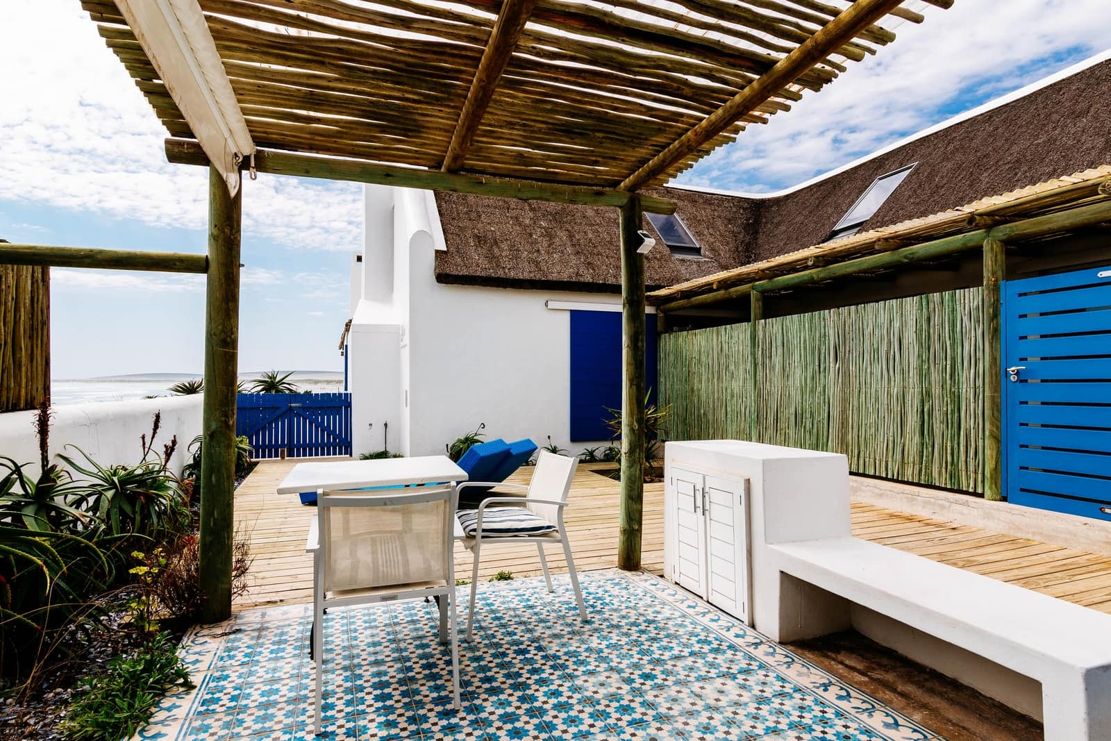 Zula Beach house & cottage on the beach in Paternoster