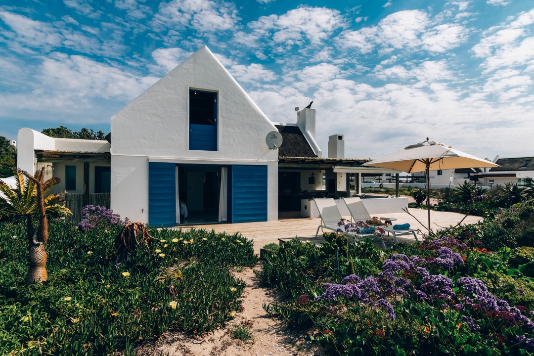 Zula Beach house & cottage on the beach in Paternoster