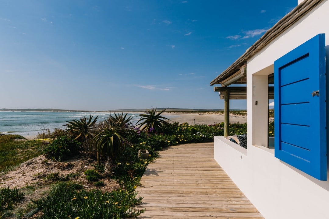 Zula Beach house & cottage on the beach in Paternoster