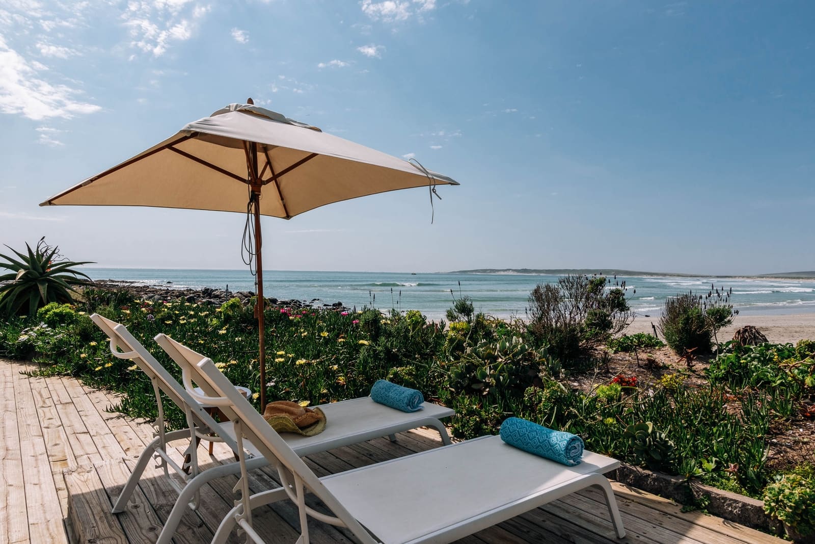 Zula Beach house & cottage on the beach in Paternoster