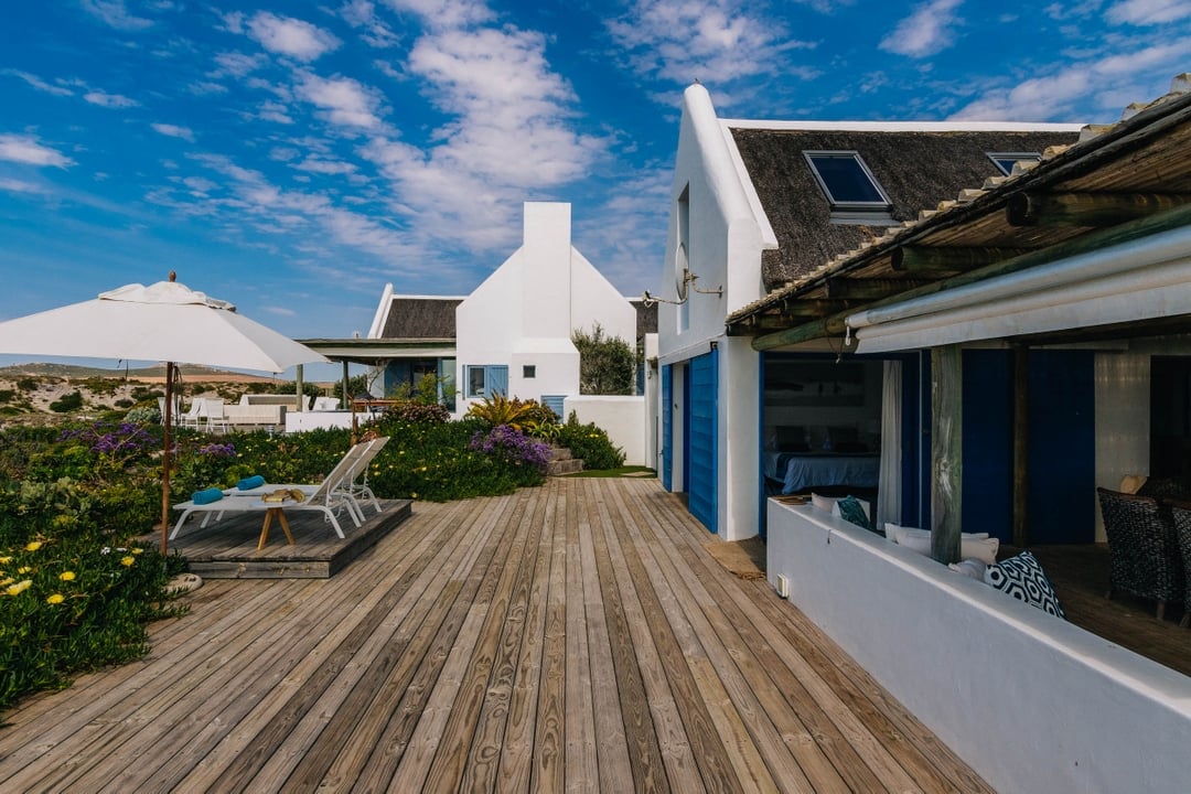 Zula Beach house & cottage on the beach in Paternoster