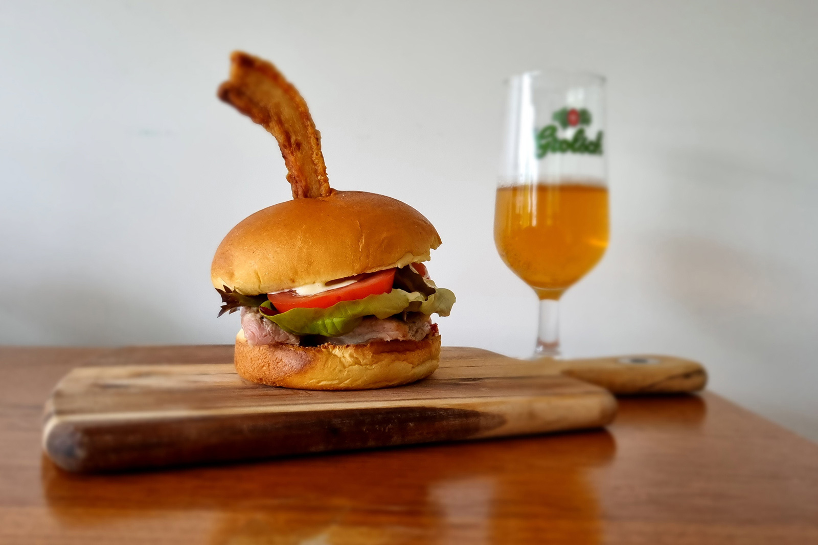 Pork Belly Burgers with Crispy Bier Stick Crackling | NZ Pork
