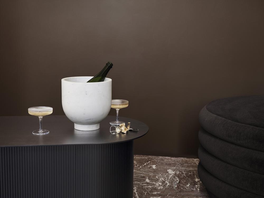 Podia Table Black | eedi Studio