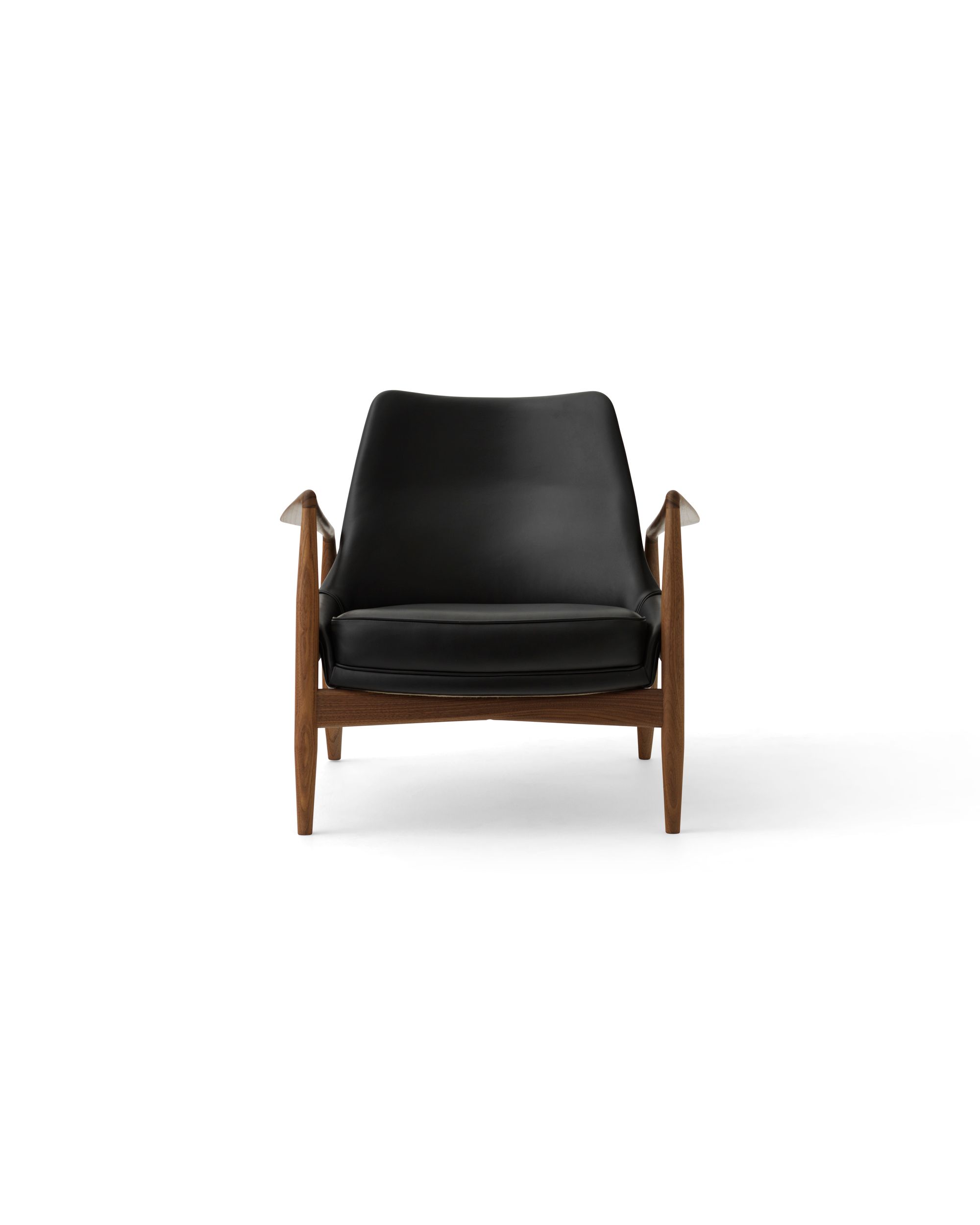 The Seal Lounge Chair, Low Back, Walnut, Dakar 0842 | eedi Studio