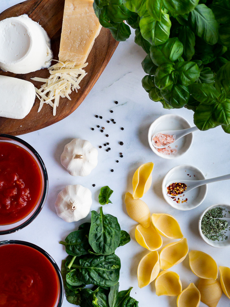Extra cheesy spinach and ricotta stuffed pasta shells
