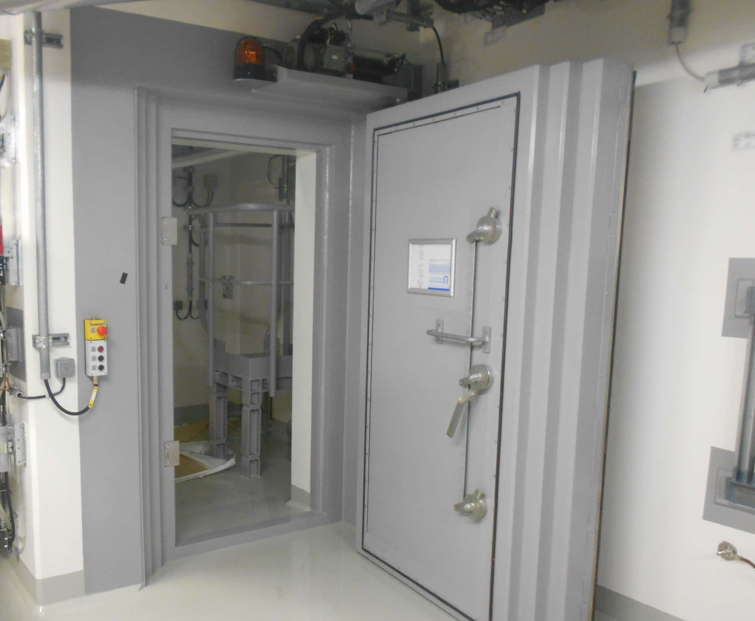 Neutron and gamma rays protection door Neutronic - Baumert