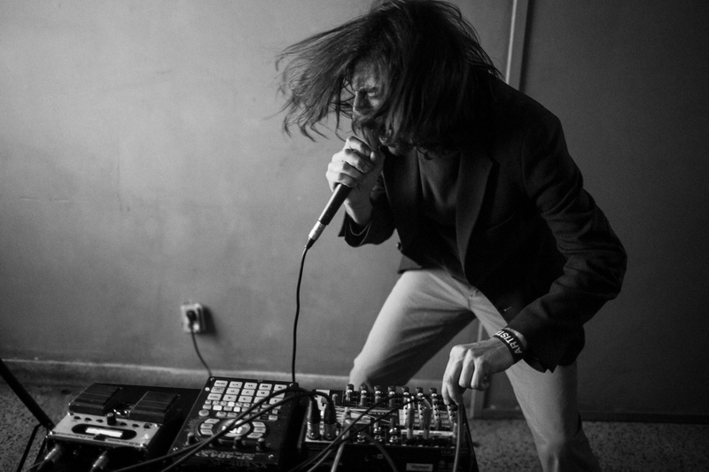 Frankão, O Gringo Sou Eu ao vivo no Bairro do Ingote [Fora dos Eixos]