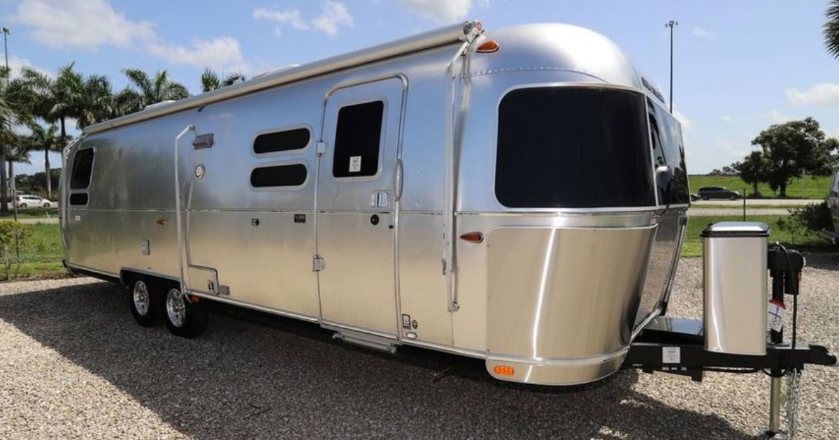 2018 Airstream Flying Cloud 25FB Travel Trailer Used for Sale Fort ...