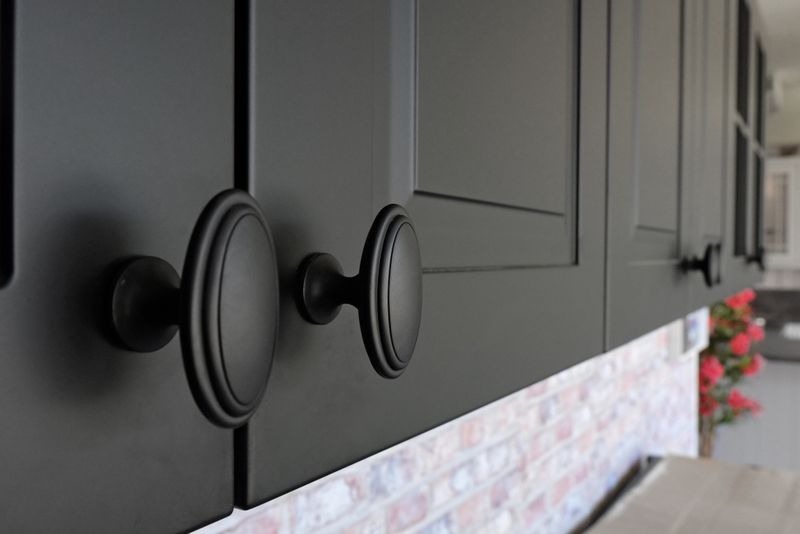 4 Timeless Kitchen Cabinet Colors (Plus Color Section Tips)