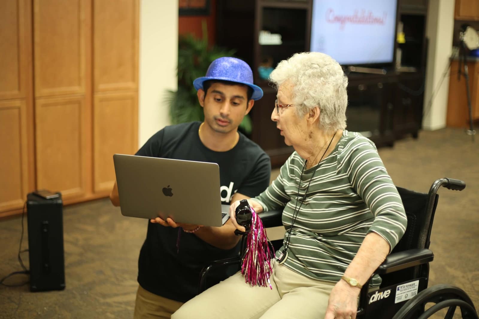 How to Teach Technology to Older Adults [2023]