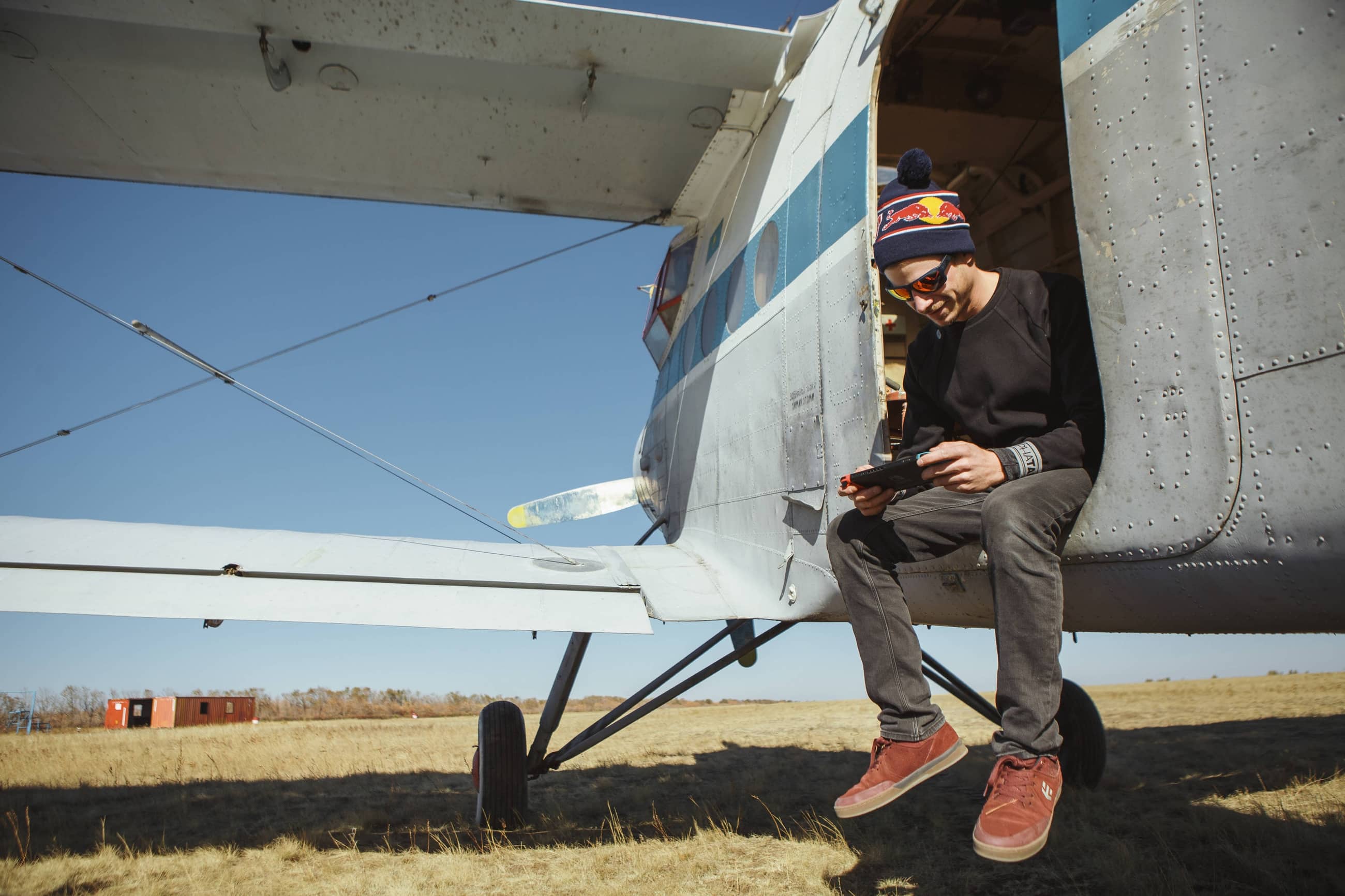 Data roaming eSIM for travelers - Red Bull MOBILE