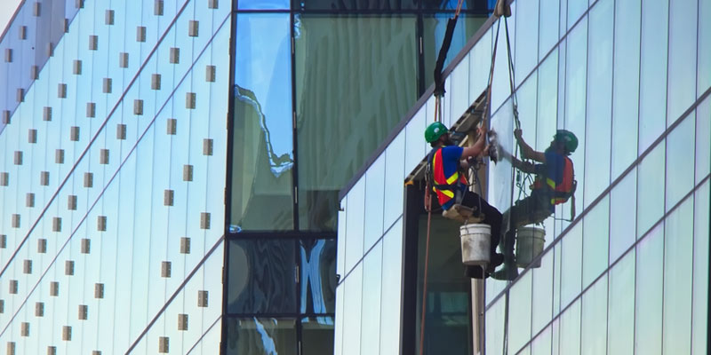 A window cleaner's tool belt... discover how this window cleaning ...