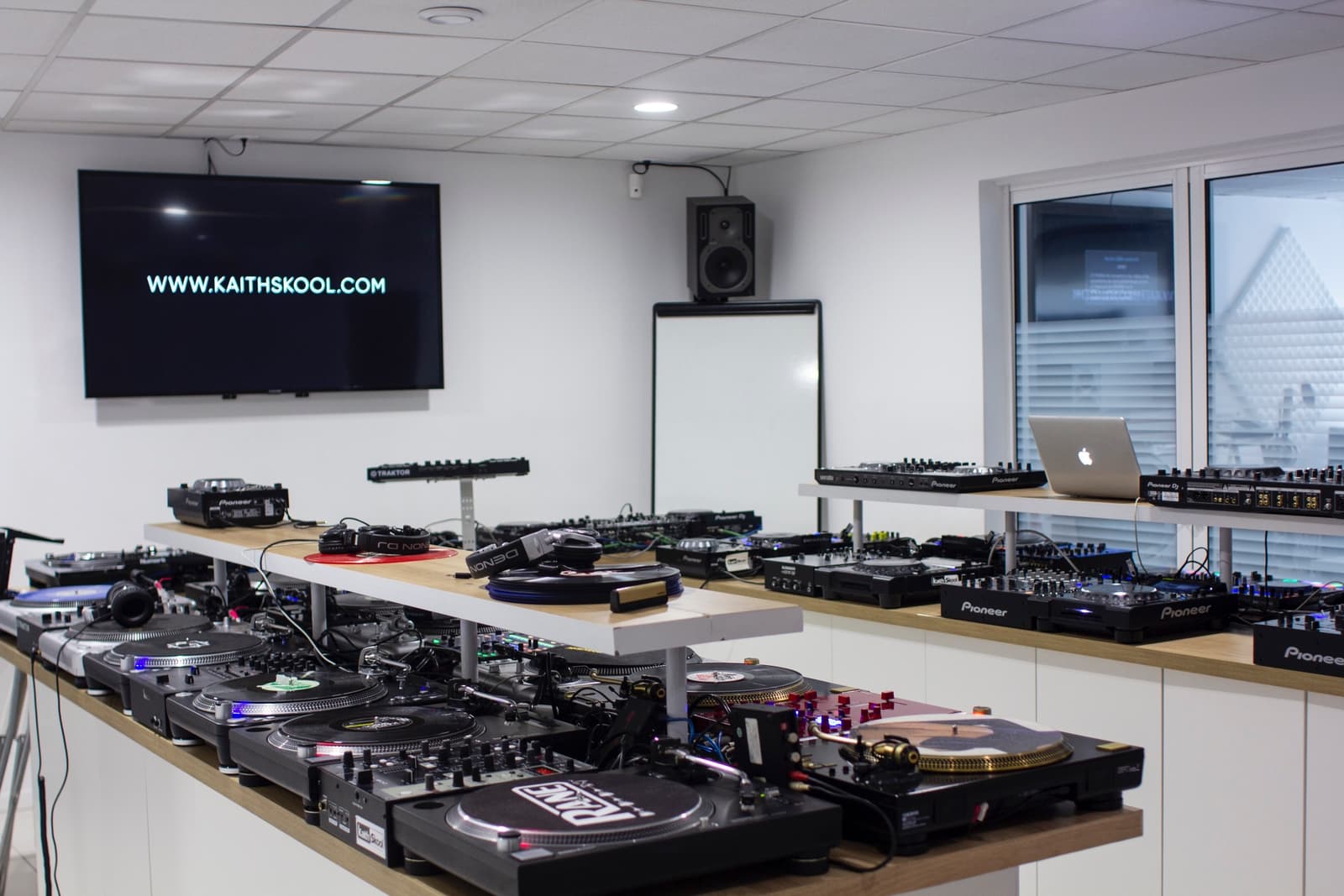 Kaith Skool | L’école de DJ et de formation MAO à Paris