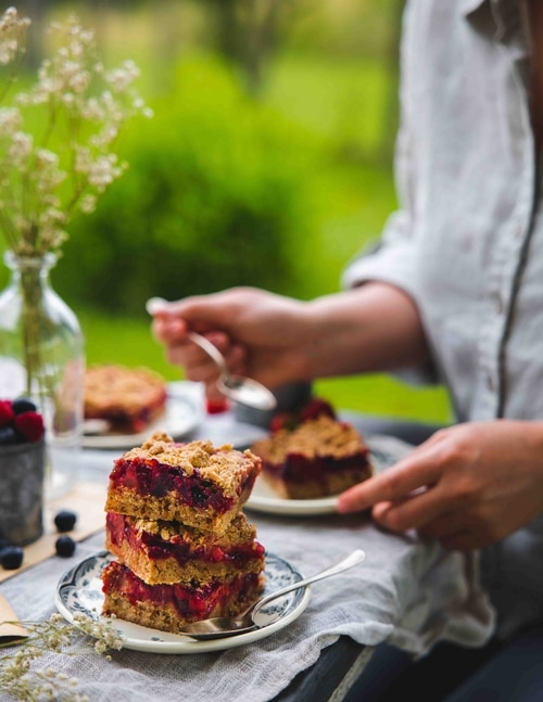 Crumbars aux fruits rouges sans gluten | SweetnessLab
