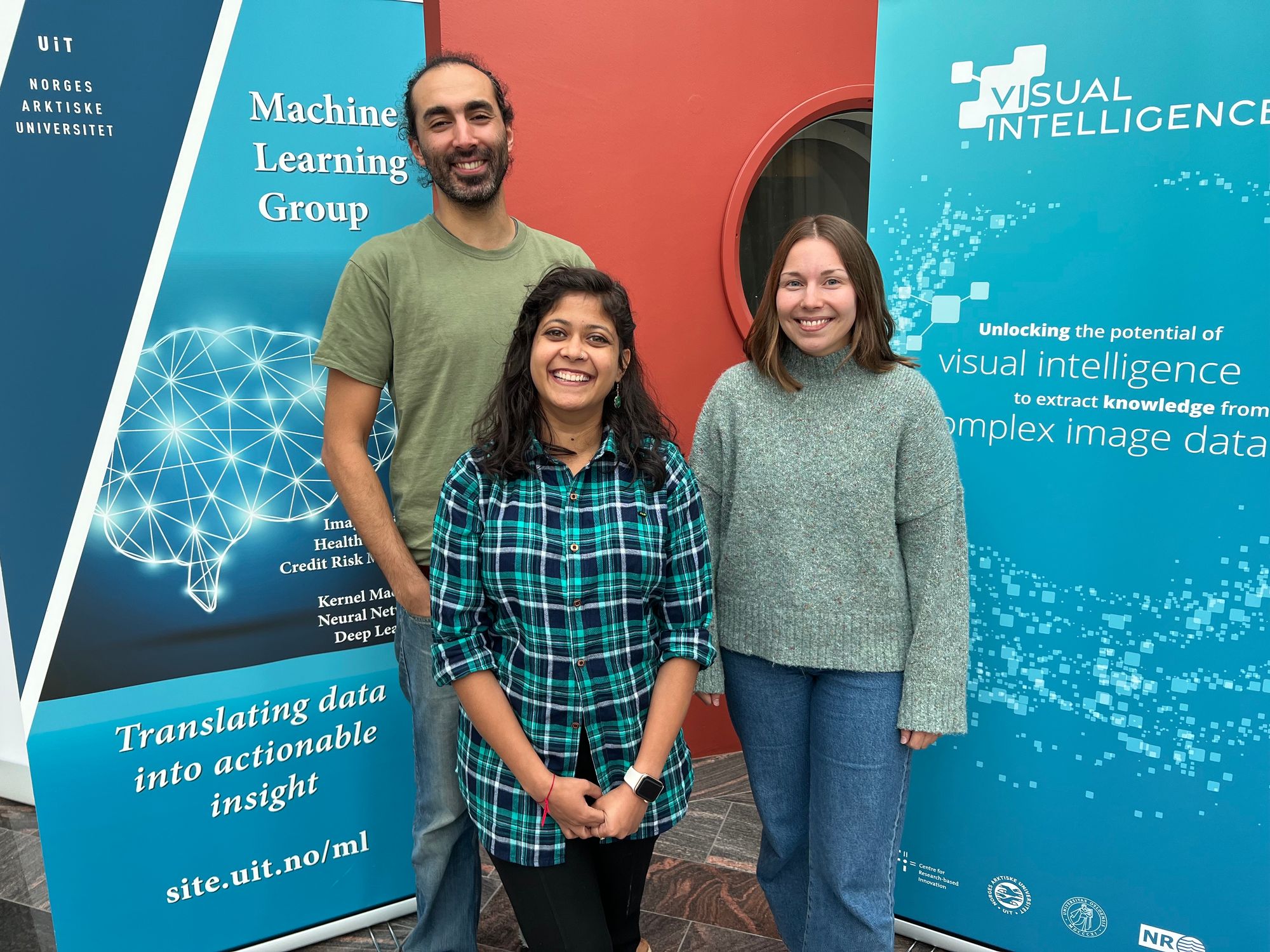 ProtoVAE: A Trustworthy Self-Explainable Prototypical Variational Model