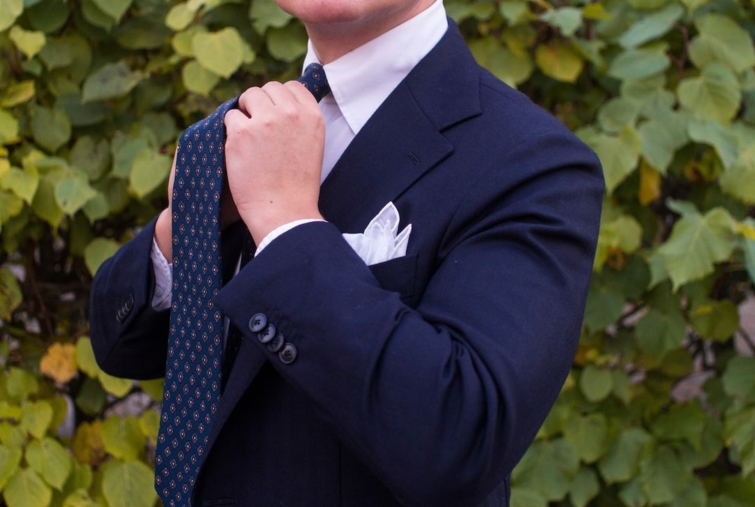 The Skinny on Suit Button Stance