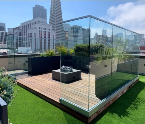 Glass Rooftop Windscreen with view of San Francisco Transamerica Tower