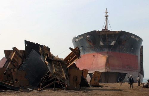 Alang largest ship recycling yard in the world