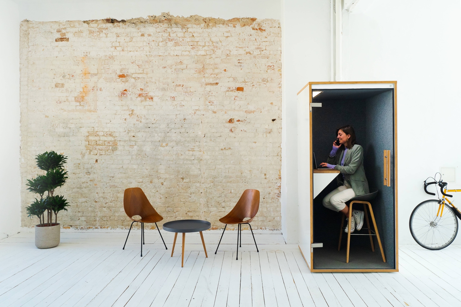 Telefonbox SOLO für Büros | Telefonkabinen für mehr Schallschutz