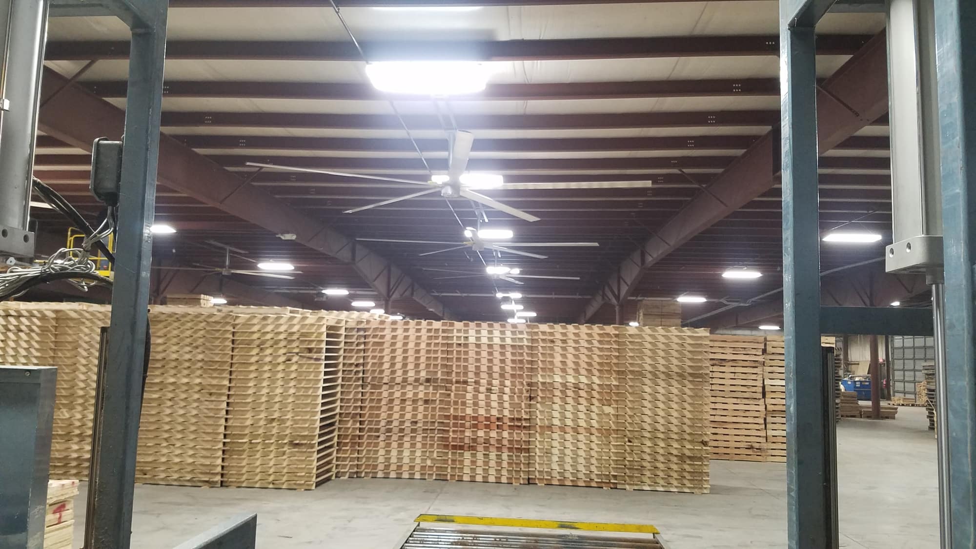 Large Industrial Ceiling Fans | HVLS Commercial Ceiling Fans - AmeriWind