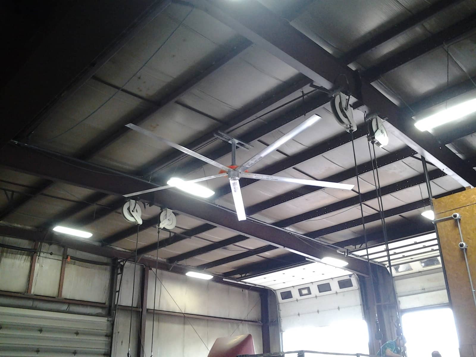 Large Industrial Ceiling Fans | HVLS Commercial Ceiling Fans - AmeriWind