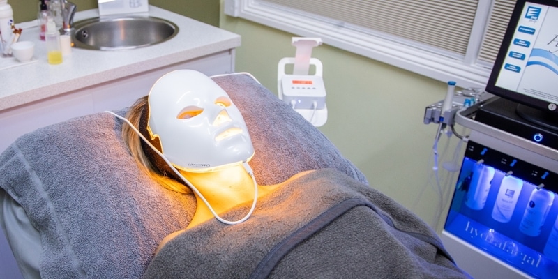 LED Phototherapy Mask | Qutis Clinics