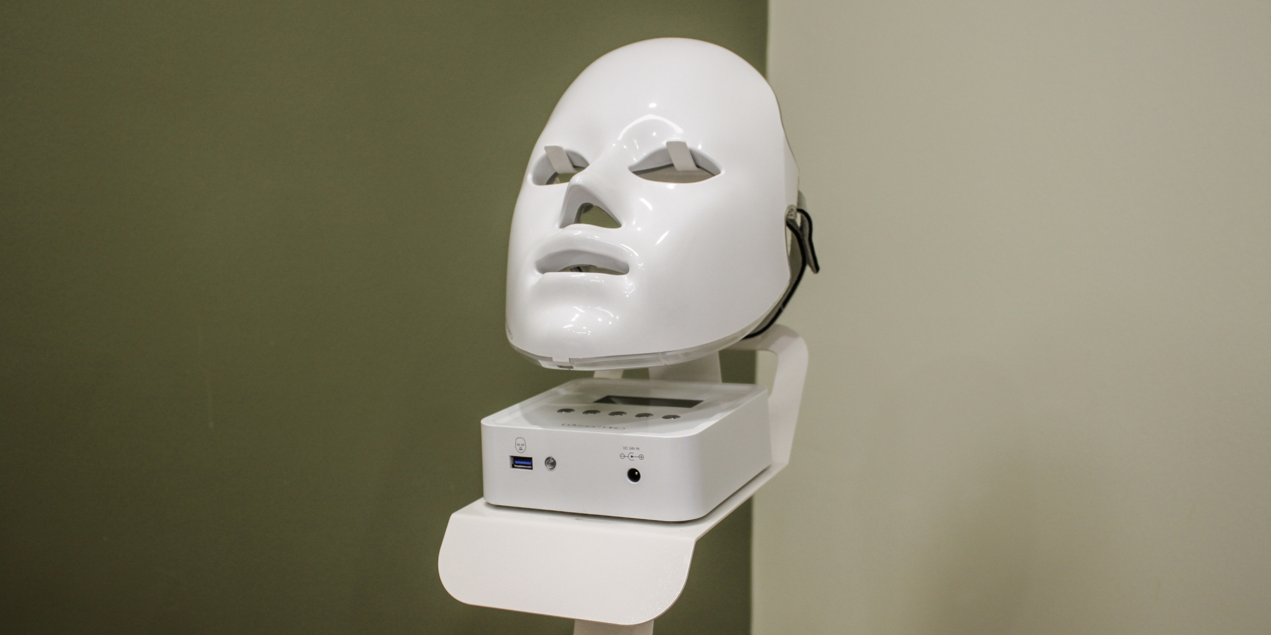 LED Phototherapy Mask | Qutis Clinics