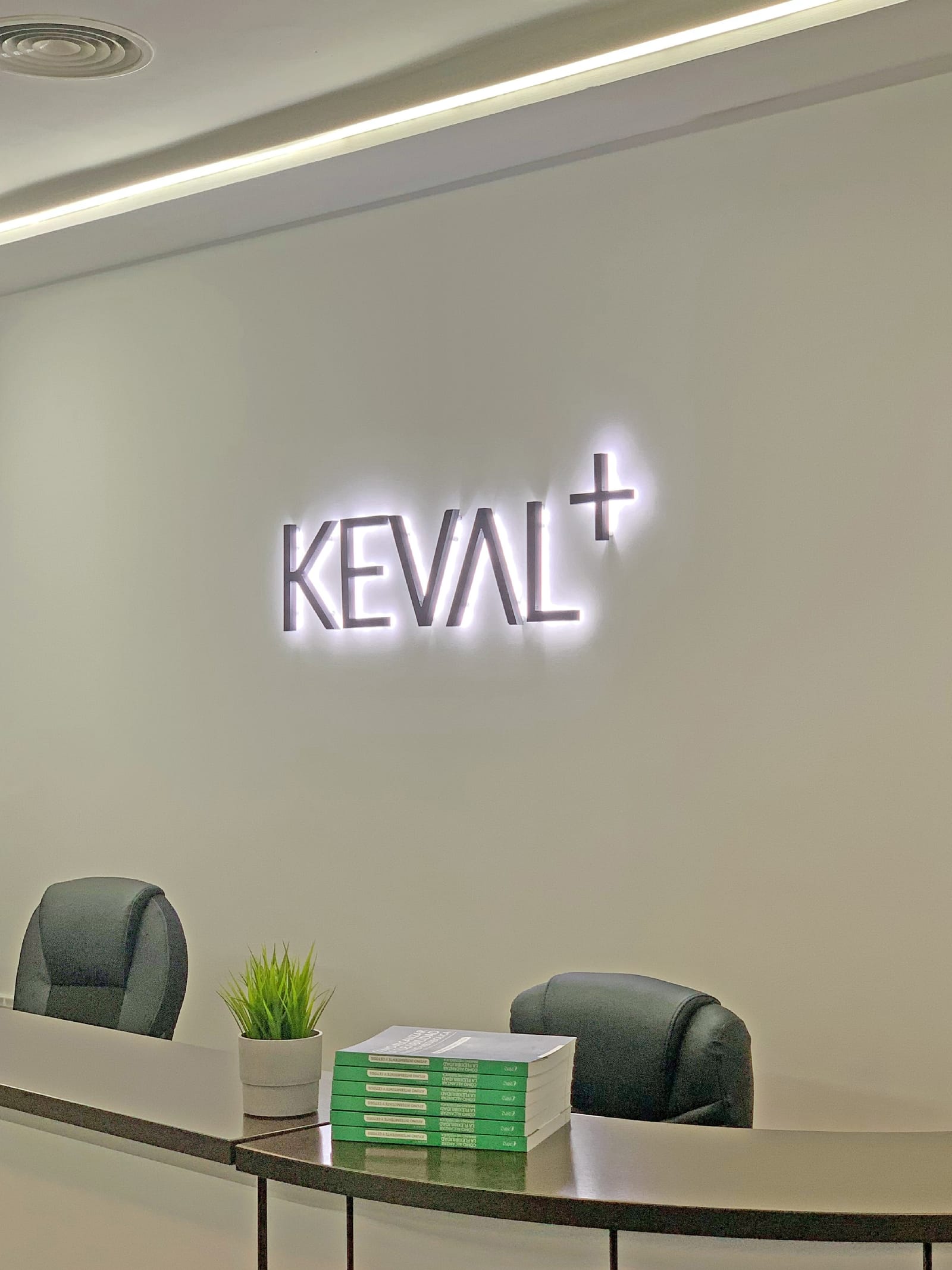 Contacto Clínica KEVAL+