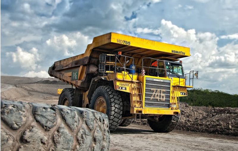 Vehicle Safety Flags | Buggy Whips for Mining Vehicles