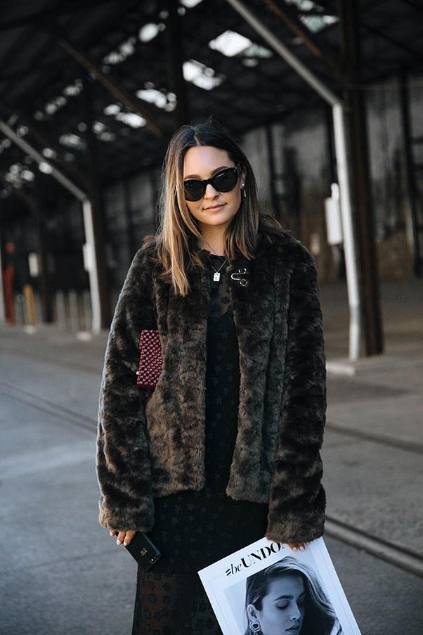 These Street Style Stars Wore The BEST Faux Fur Coats At NYFW Livingly ...