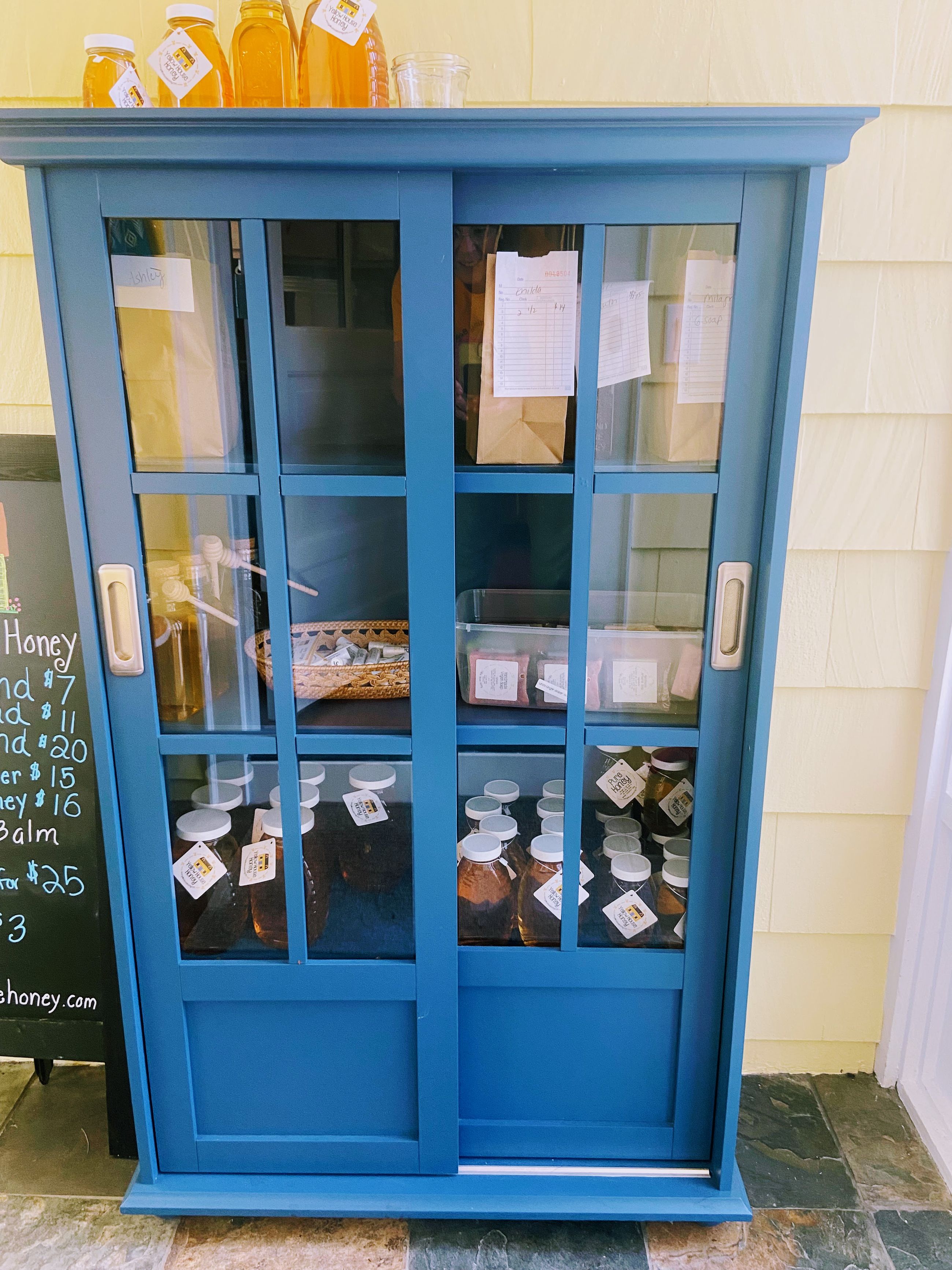 Yellow House Honey - A Backyard Apiary in Hamden, CT