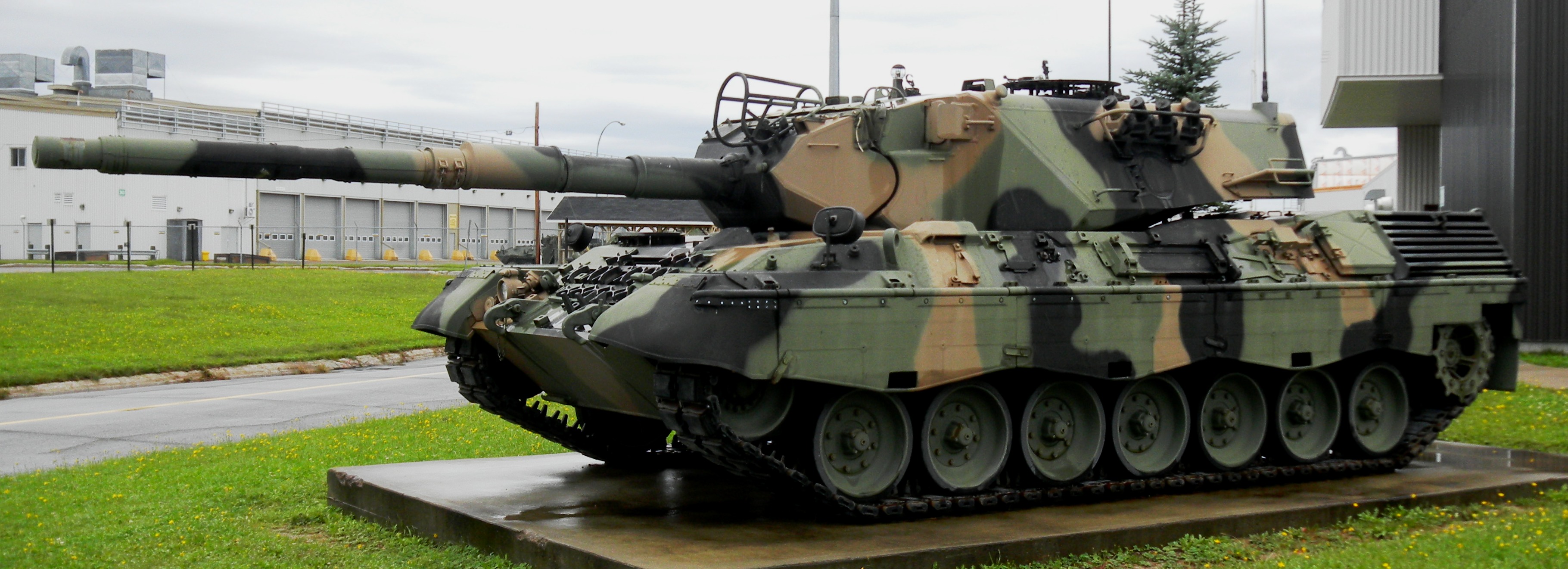 Armour in Canada (6) Québec, 2 CDSB Valcartier - Chars et véhicules ...