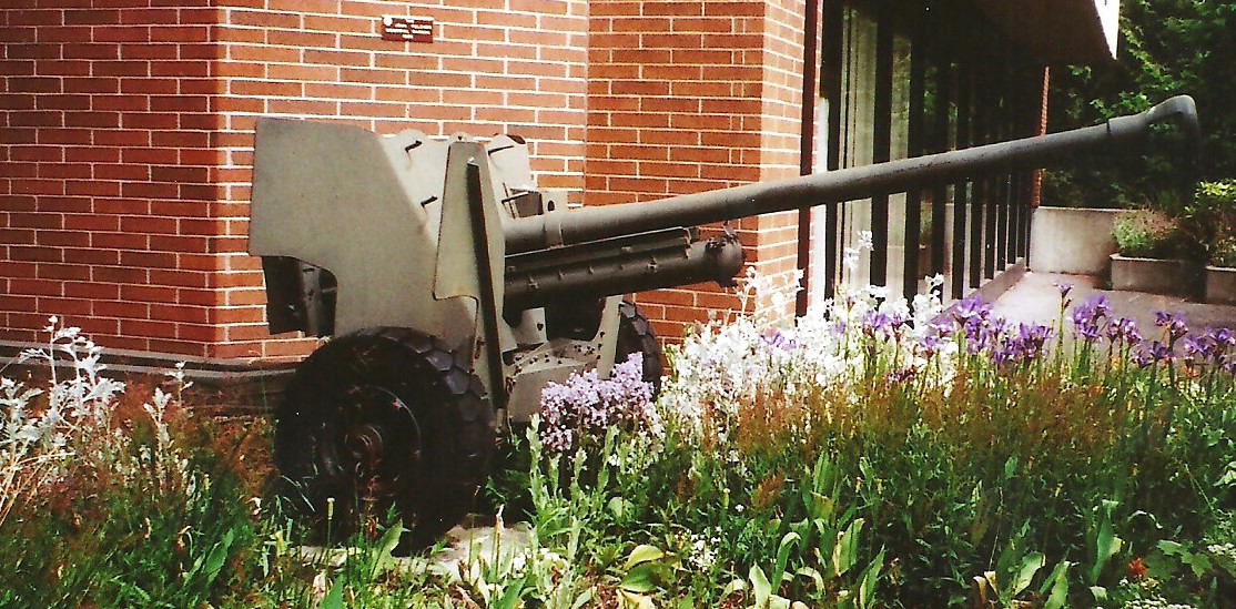 Artillery in Canada (1) British Columbia: Vancouver, HMCS Discovery ...