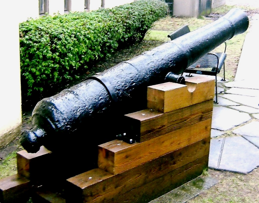 Artillery in Canada (1) British Columbia: Vancouver, HMCS Discovery ...