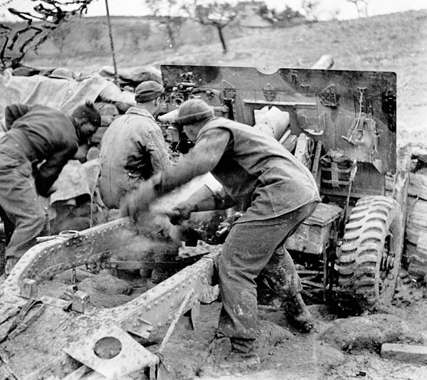 Artillery in Canada (1) British Columbia: Vancouver, HMCS Discovery ...