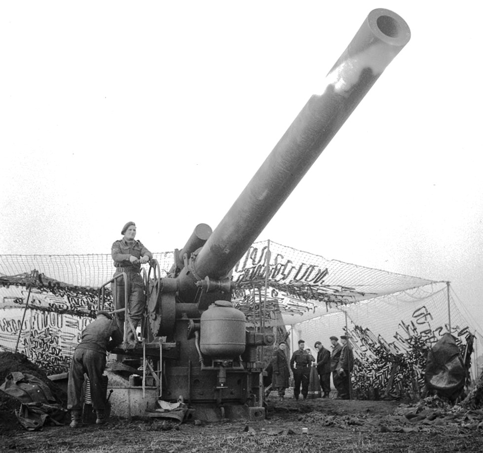 Artillery in Canadian support: British 3rd Super Heavy Regiment, Royal ...