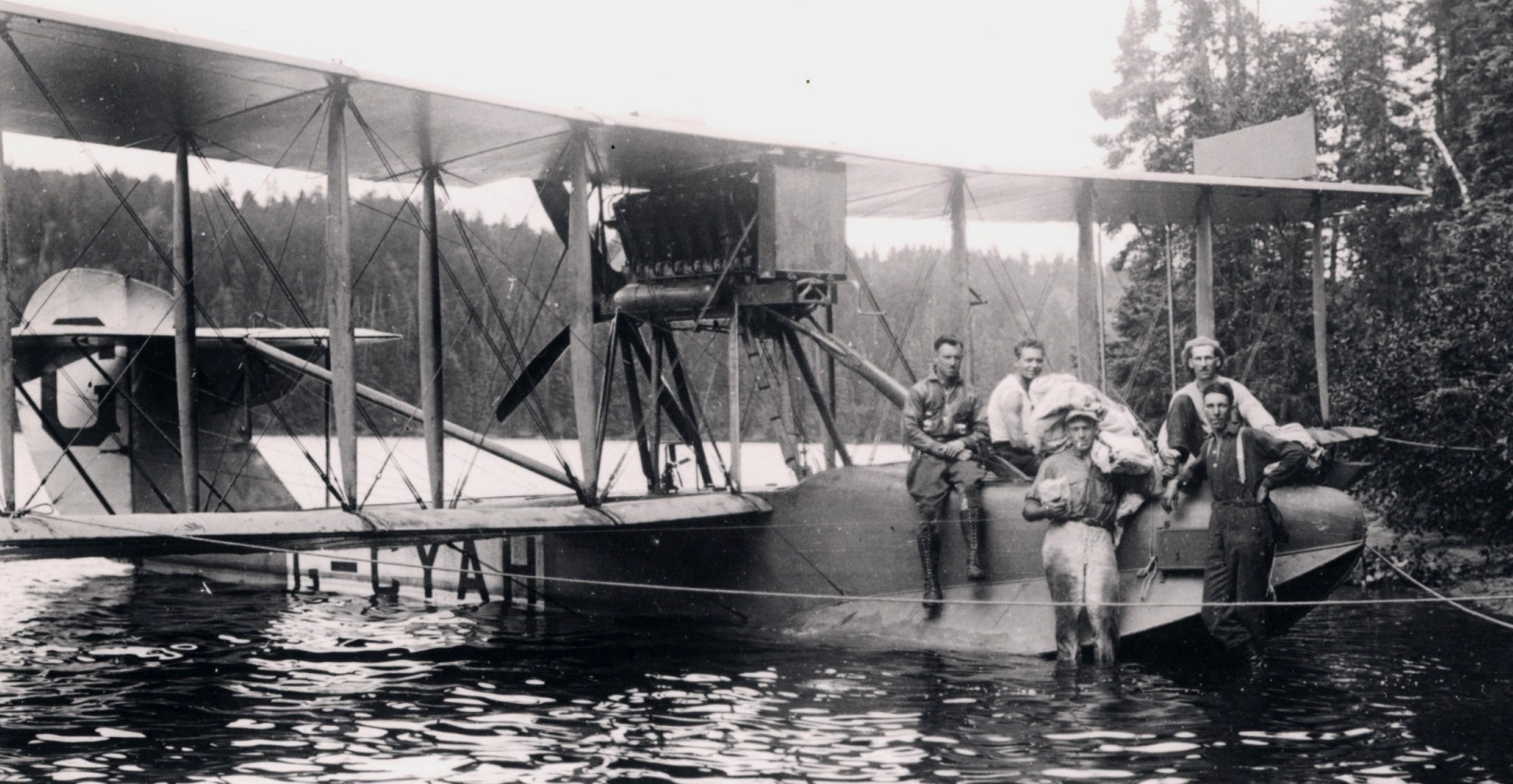 Canadian Warplanes 2: Curtiss HS-2L biplane