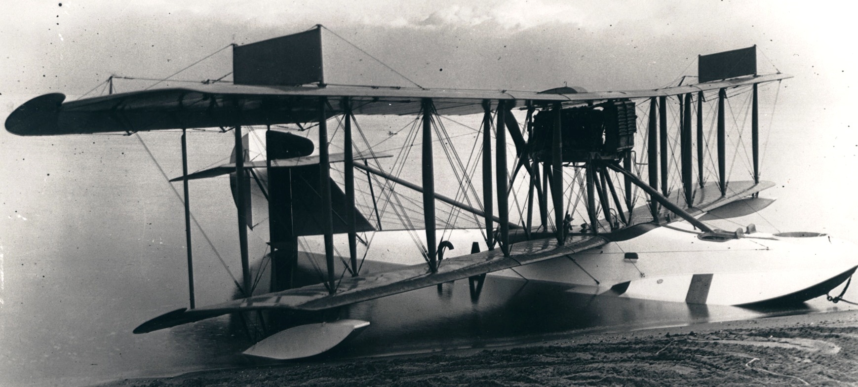 Canadian Warplanes 2: Curtiss HS-2L biplane