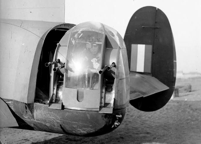 Canadian Warplanes 3: Avro Manchester