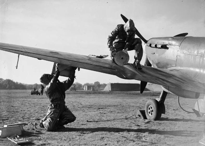 Canadian Warplanes 3: Supermarine Spitfire