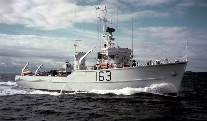 Royal Canadian Navy Minesweepers (Bay Class), (YMS-1 Class), YBZ-61 ...