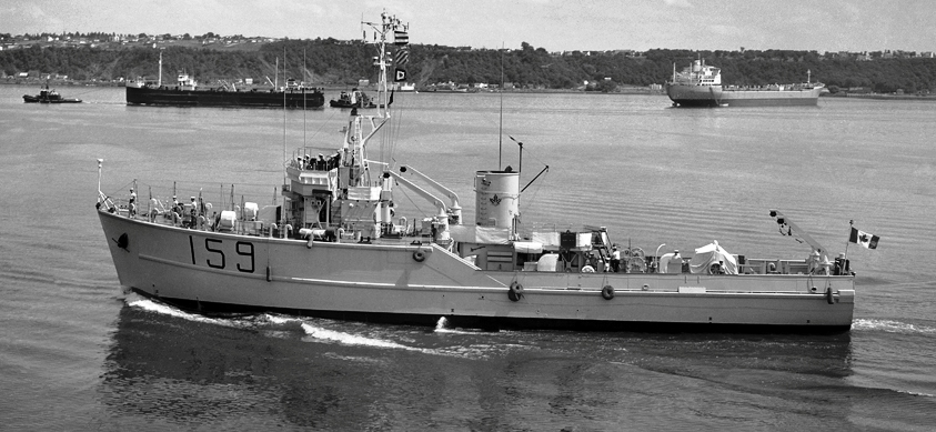 Royal Canadian Navy Minesweepers (Bay Class), (YMS-1 Class), YBZ-61 ...