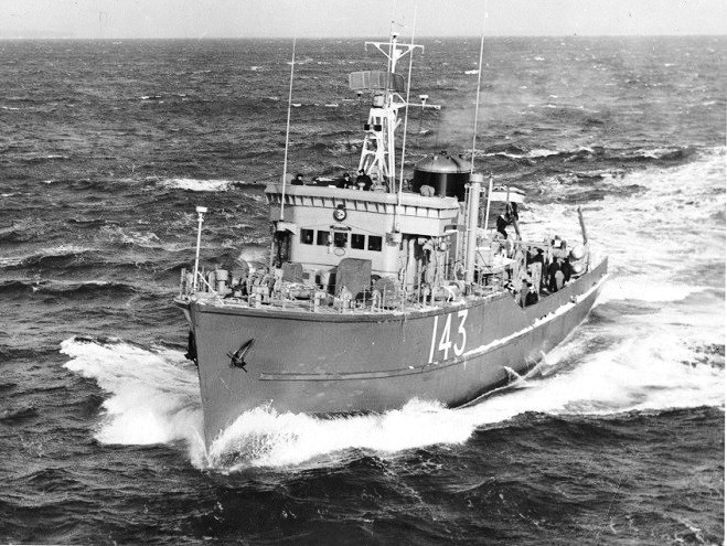 Royal Canadian Navy Minesweepers (Bay Class), (YMS-1 Class), YBZ-61 ...