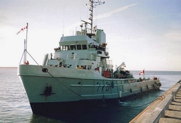 Royal Canadian Navy Minesweepers (Bay Class), (YMS-1 Class), YBZ-61 ...
