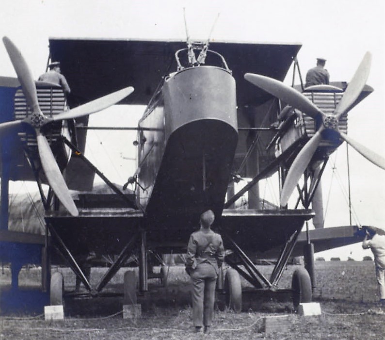 Canadian Warplanes 1: Handley Page 0/100, 0/400, and V-1500 biplane bombers